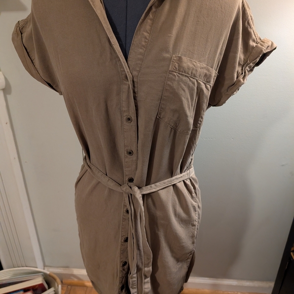 Carly Jean Los Angeles | Dresses | Carly Jean Los Angeles Tan Midi ...